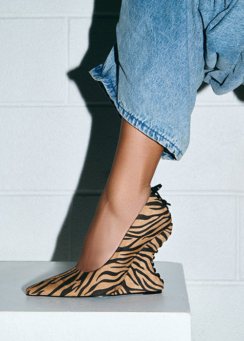 SHOES – AKIRA