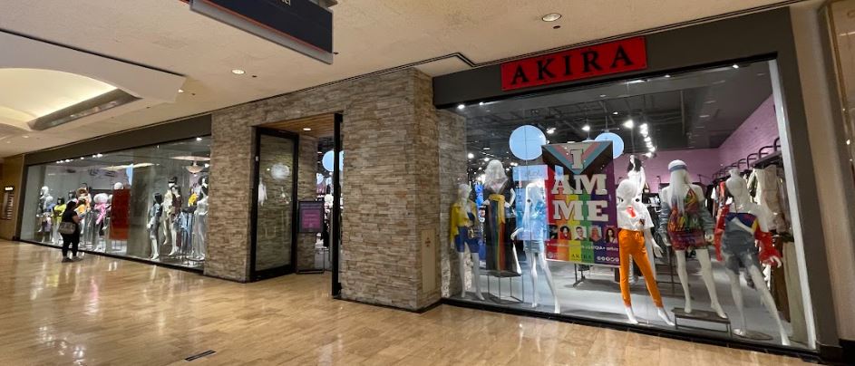 AKIRA Water Tower Place Chicago - Store & Personal Stylists