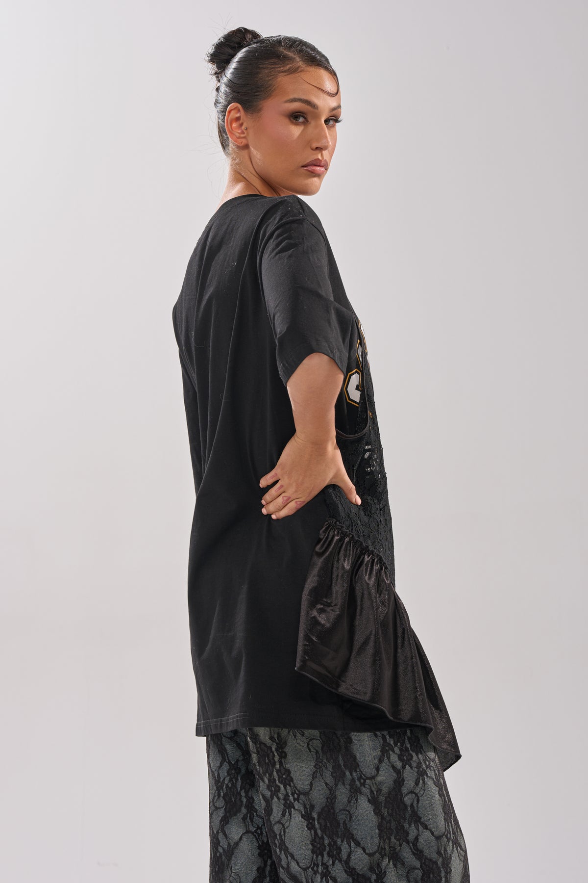 BEVERLY HILLS DIVA LACE OVERLAY TEE – AKIRA