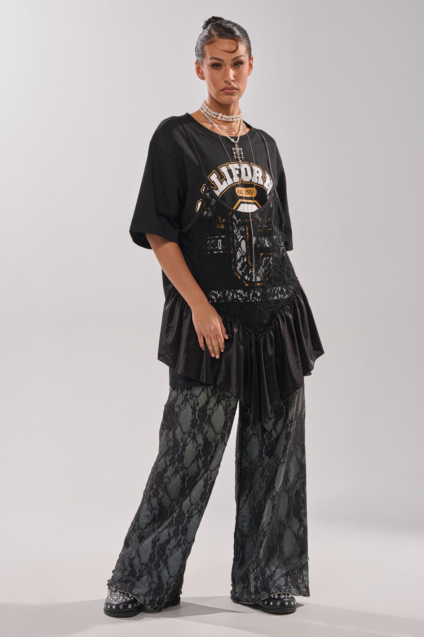 BEVERLY HILLS DIVA LACE OVERLAY TEE – AKIRA