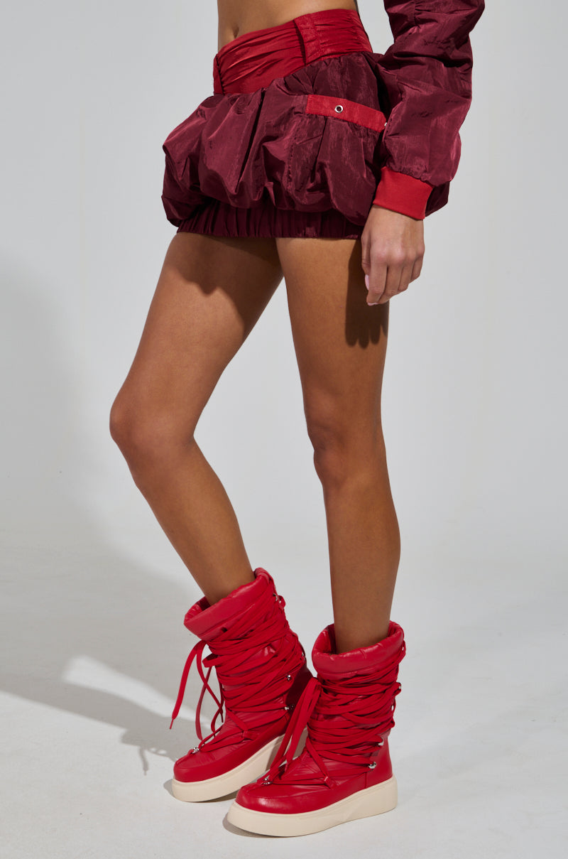 PUTTING IN WORK MINI BUBBLE SKIRT IN RED – AKIRA