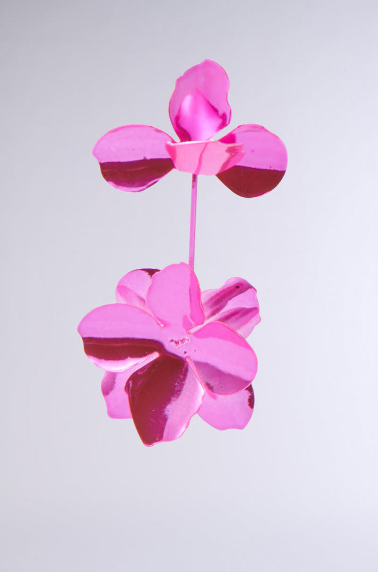 ASH FLOWER EARRING – AKIRA