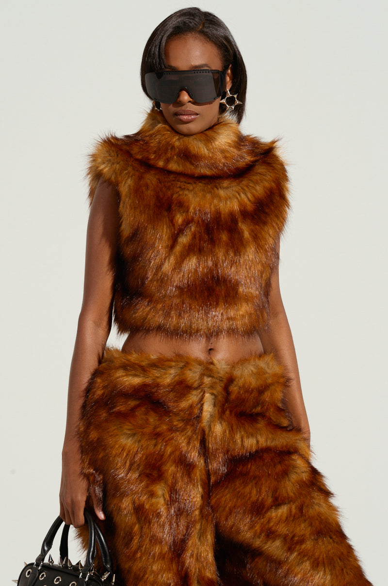 WILD CHILD CROPPED FUR VEST – AKIRA