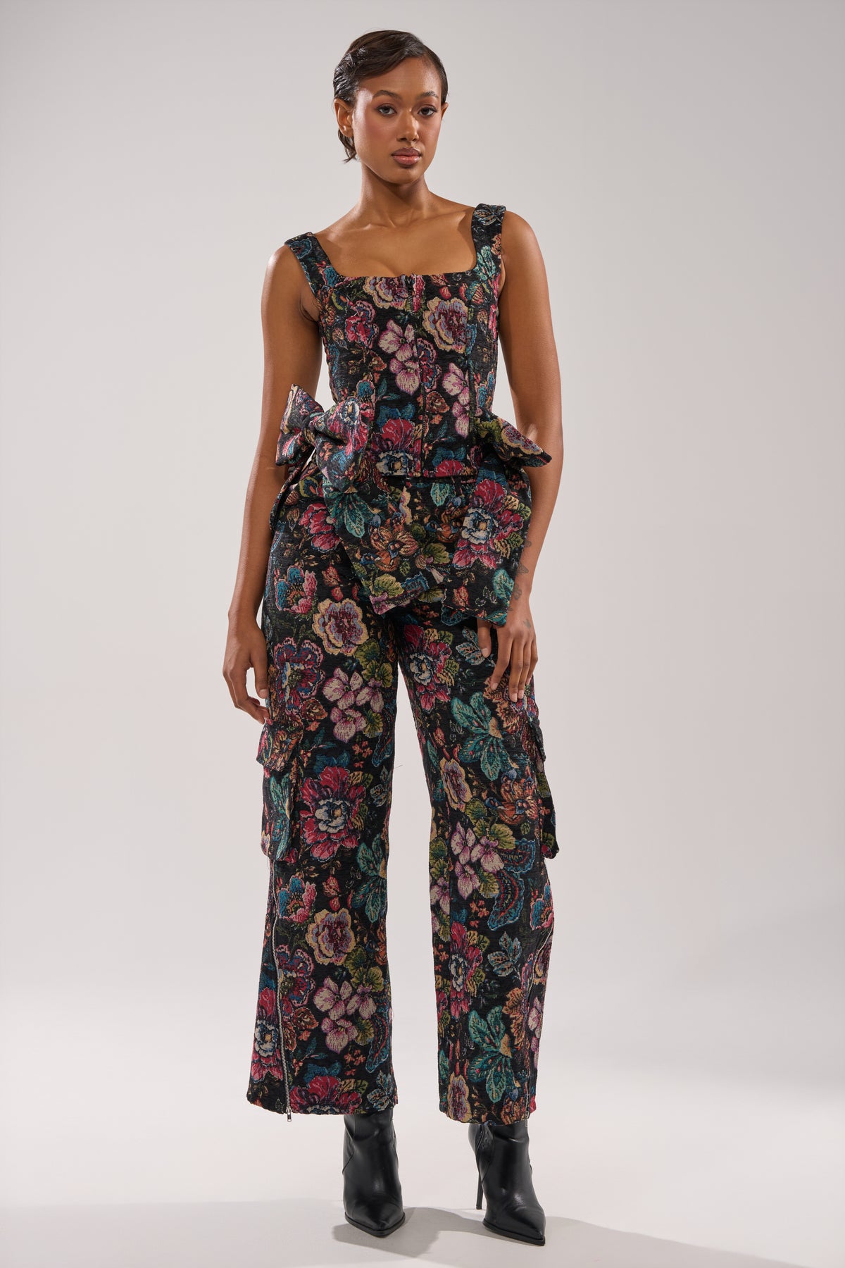 PRETTY LITTLE LADY BROCADE CORSET – AKIRA