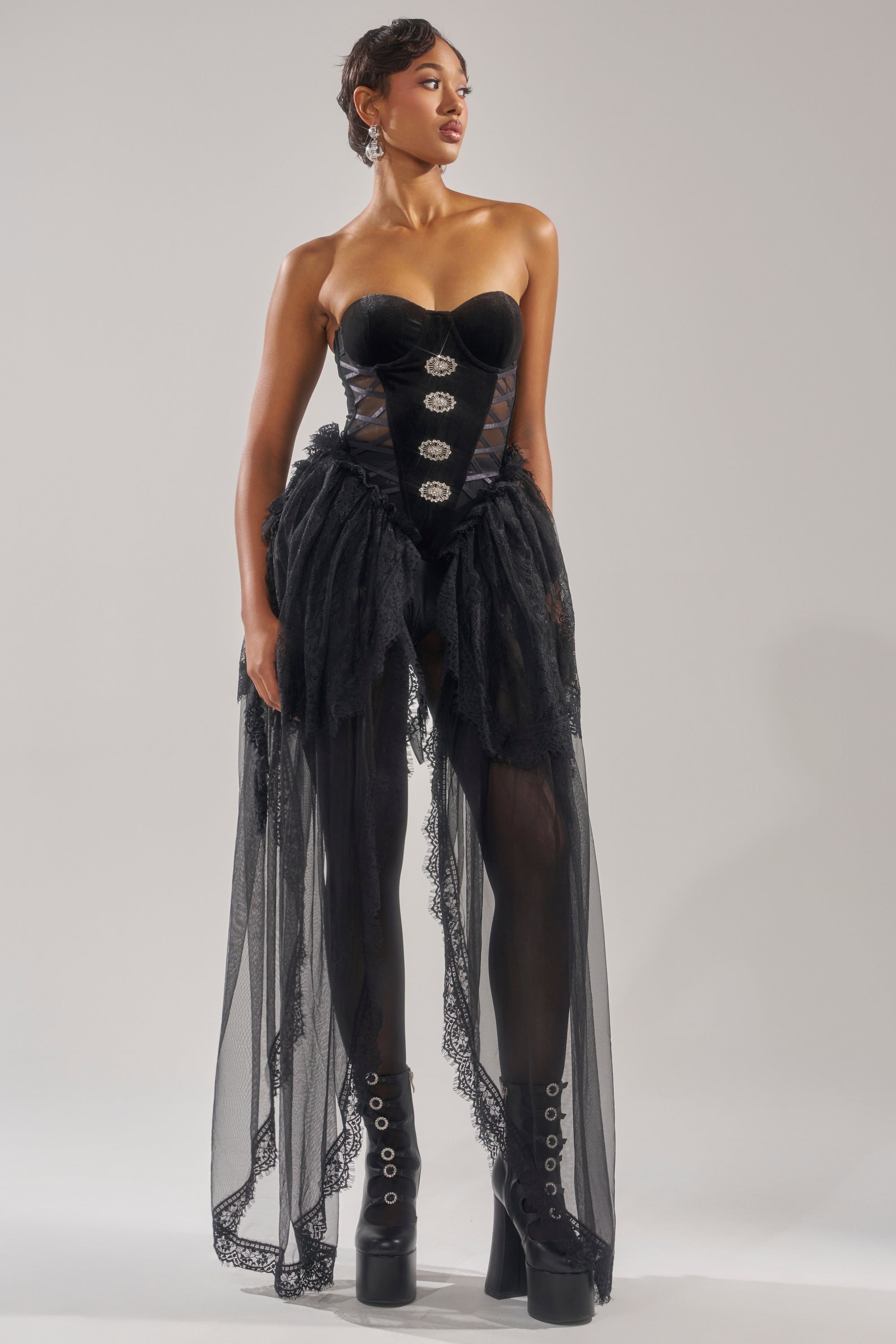 SHE IS DRAMA CORSET – AKIRA