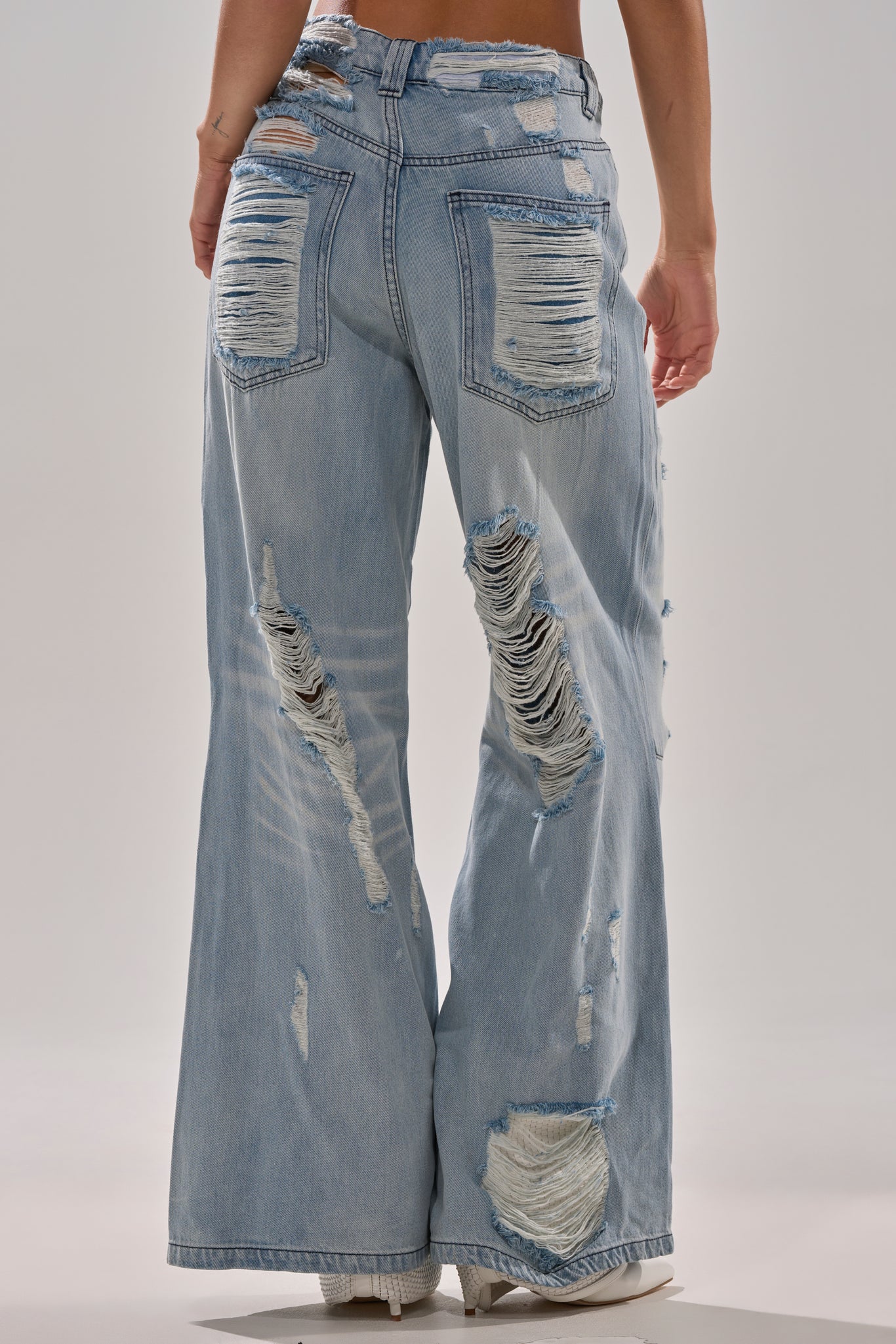 SUPER DISTRESSED WIDE LEG DENIM – AKIRA