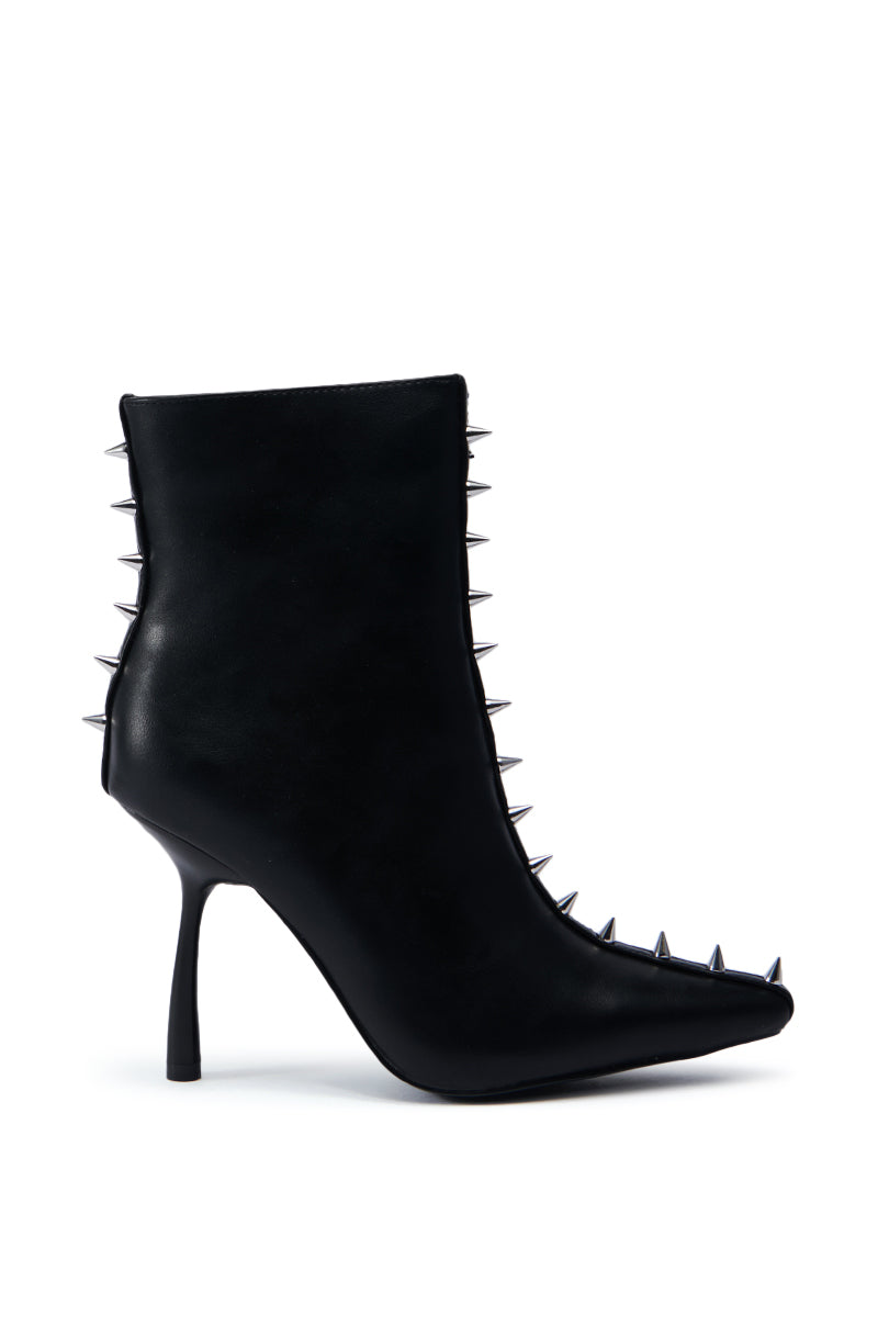 AZALEA WANG JENAVIEVE BLACK BOOTIE WITH SPIKES – AKIRA