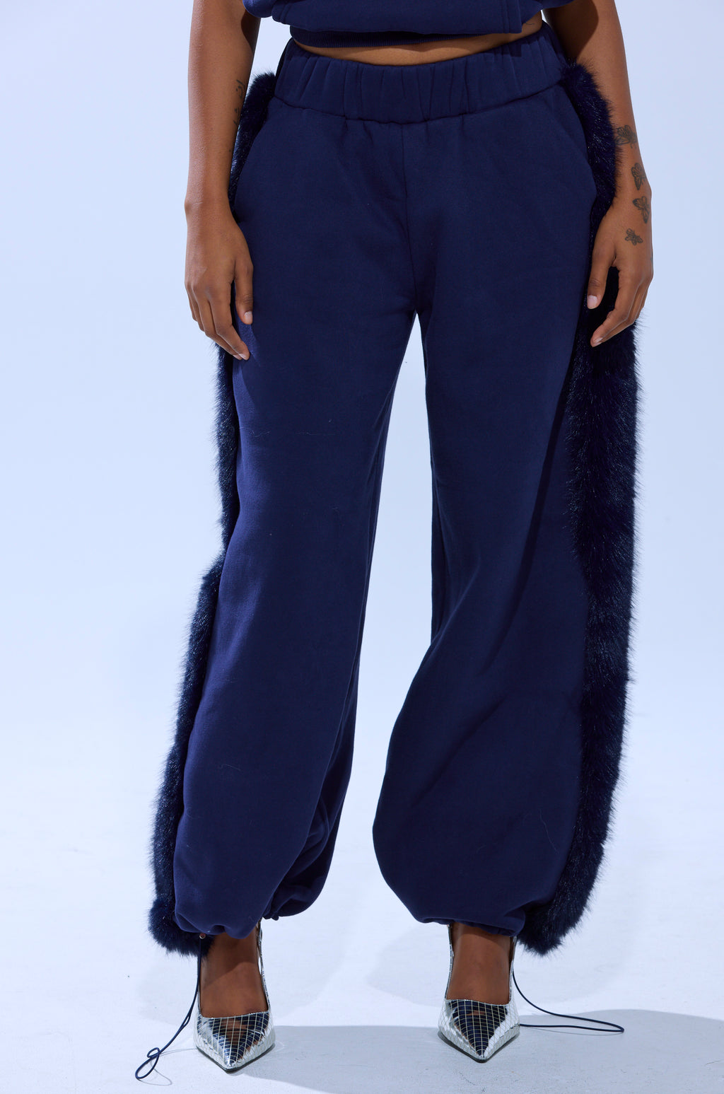 LUXE FUR JOGGER IN NAVY – AKIRA