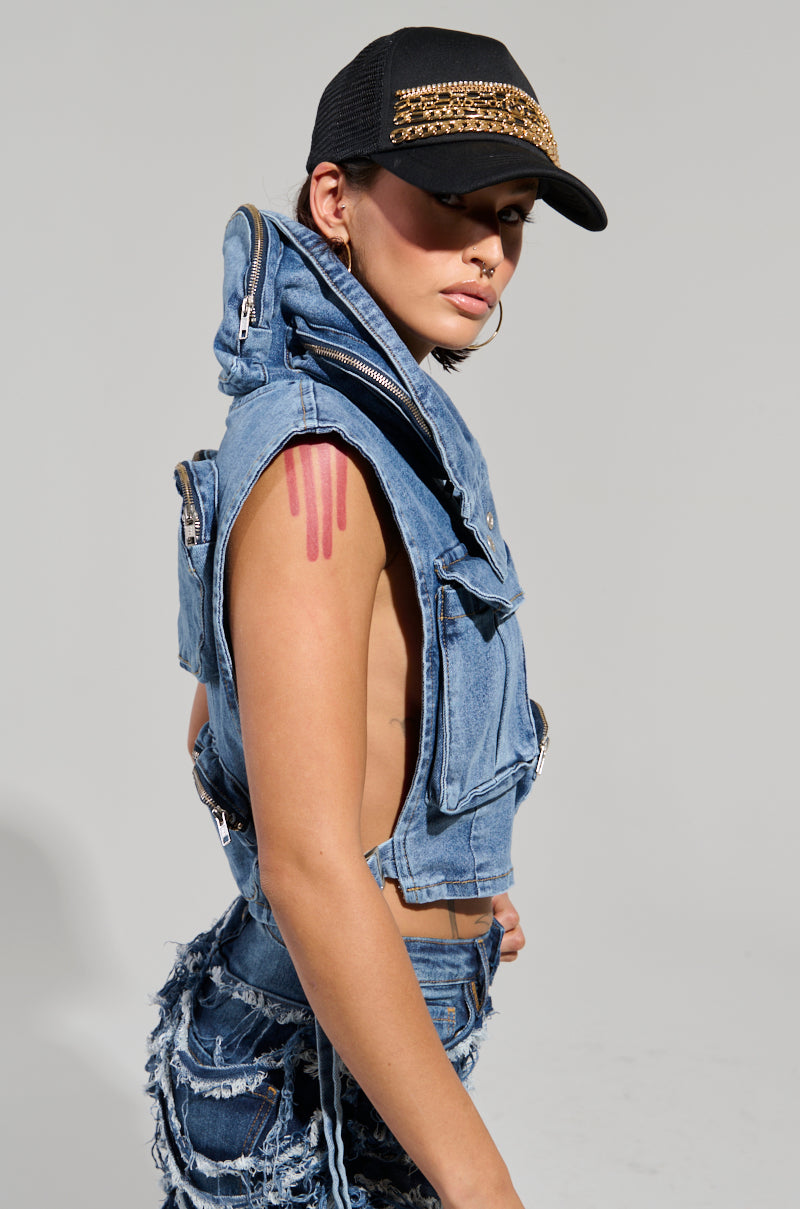 MODEL BEHAVIOR MEDIUM BLUE DENIM TOP – AKIRA