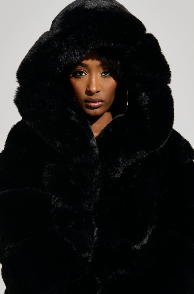 FAUX FUR PANEL HOODED TRENCH IN BLACK – AKIRA