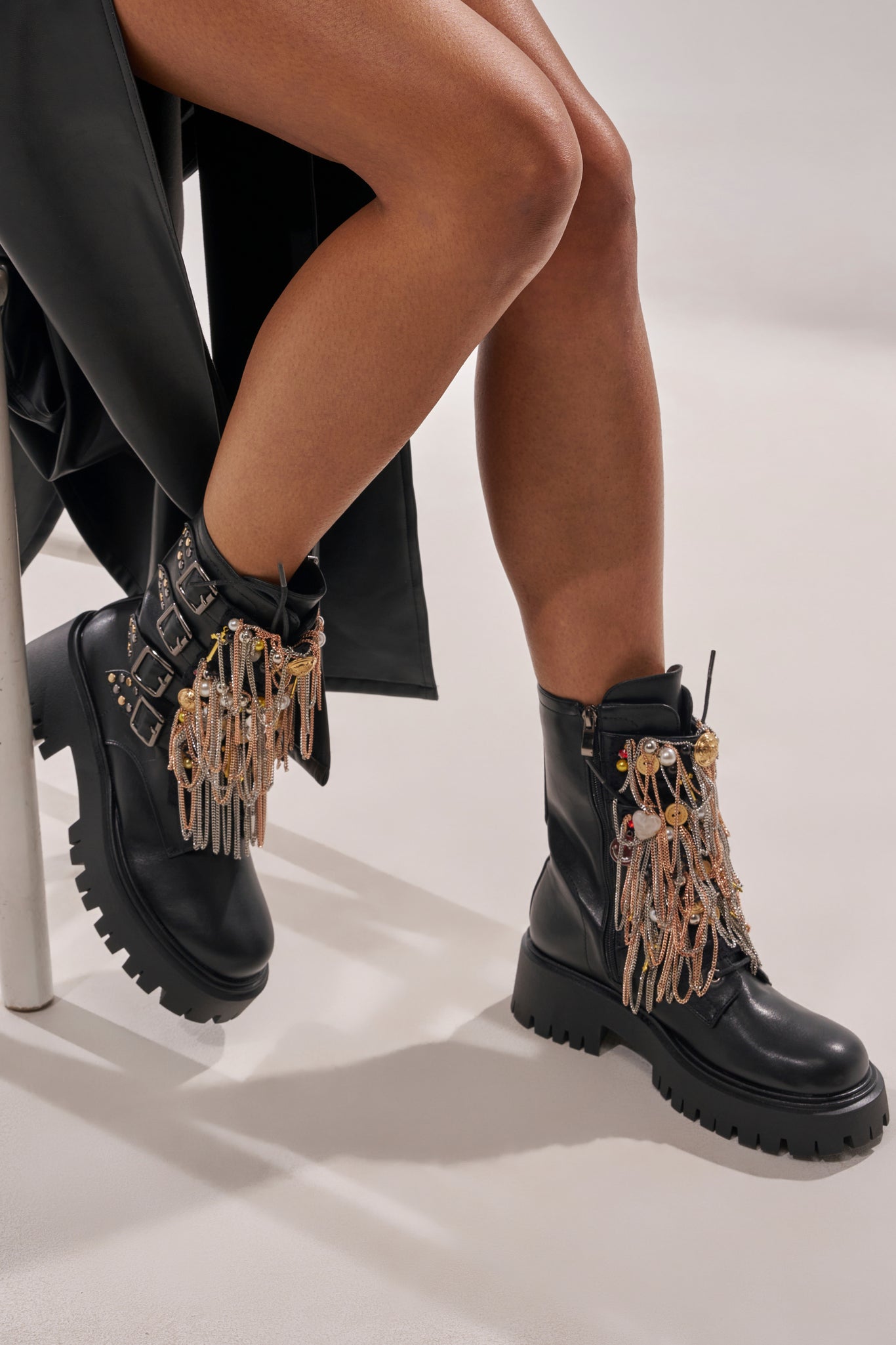 AZALEA WANG MEGUMI BLACK METAL HARDWARE COMBAT BOOTIE – AKIRA