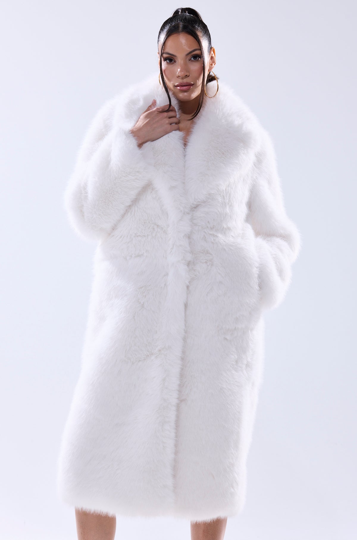 OSLO FAUX FUR COAT IN WHITE – AKIRA