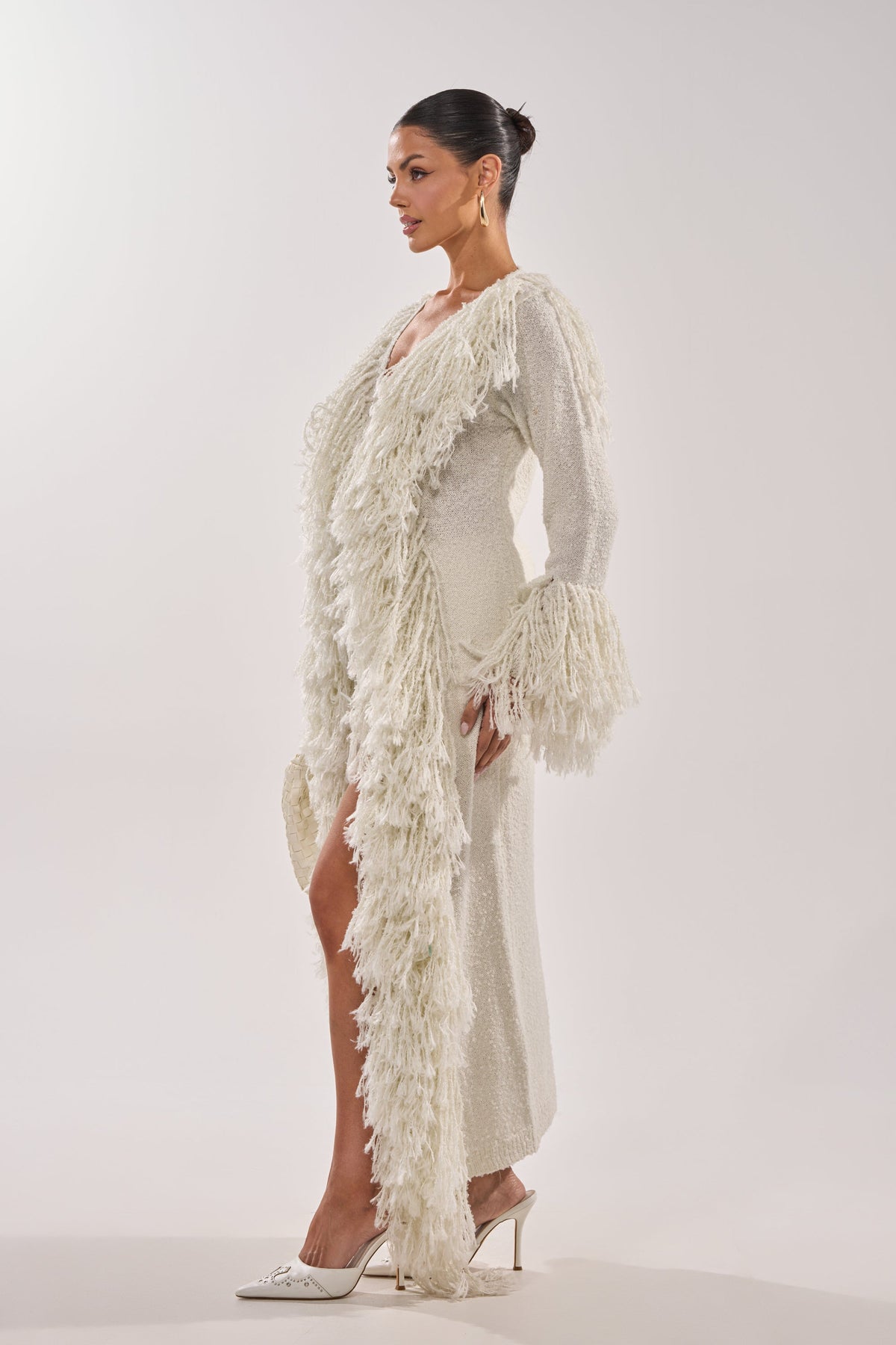 BURRR IT'S COLD OUTSIDE FRINGE OVERSIZED SWEATER IN IVORY – AKIRA