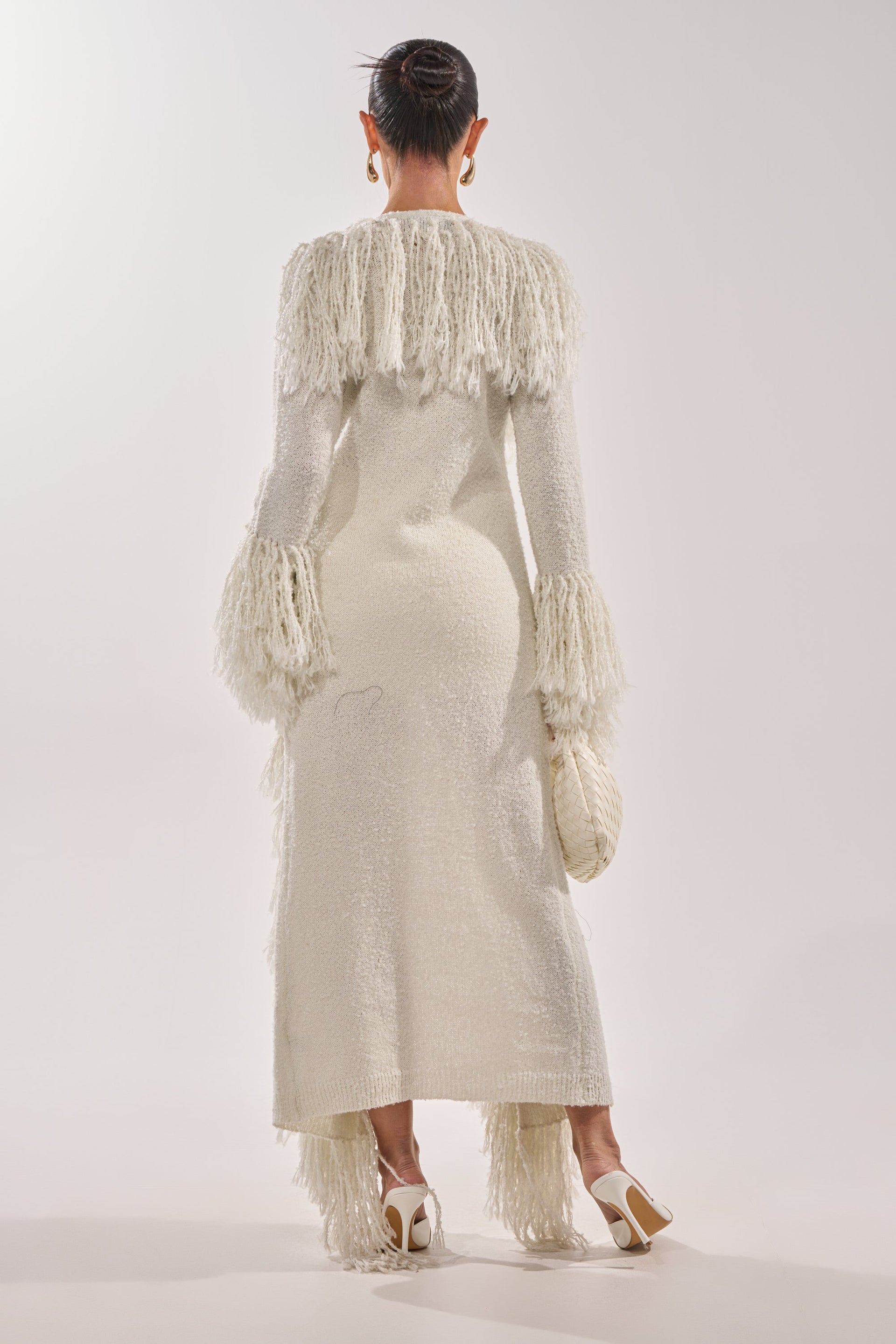 BURRR IT'S COLD OUTSIDE FRINGE OVERSIZED SWEATER IN IVORY – AKIRA