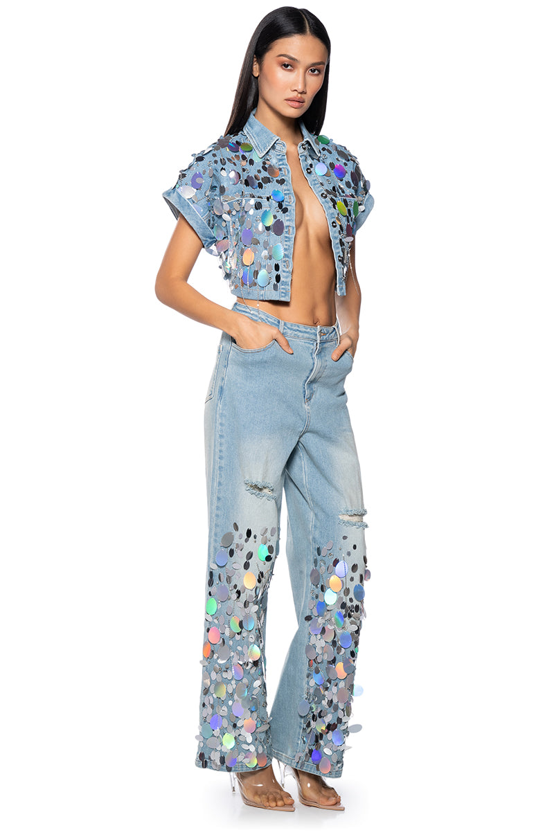 A GIRL NAMED LUCKY EMBELLISHED BUTTON DOWN DENIM CROP TOP – AKIRA