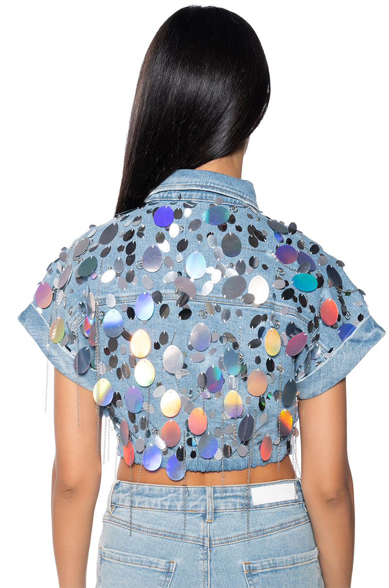 A GIRL NAMED LUCKY EMBELLISHED BUTTON DOWN DENIM CROP TOP – AKIRA