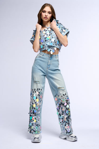 A GIRL NAMED LUCKY EMBELLISHED BUTTON DOWN DENIM CROP TOP – AKIRA
