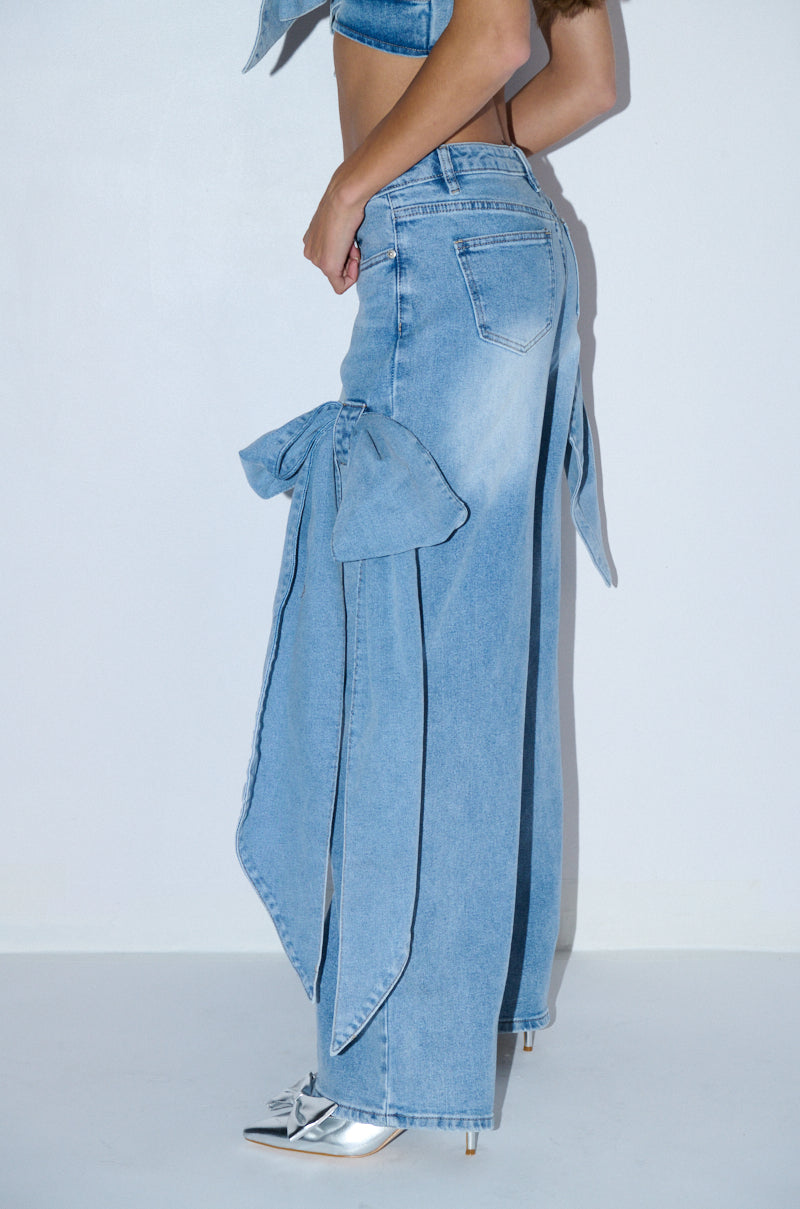 AVIVA BOW DETAIL WIDE LEG JEAN – AKIRA
