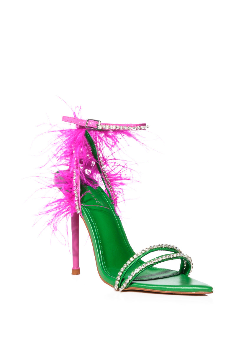 AZALEA WANG ELLA COLOR BLOCKED FEATHER SANDAL IN GREEN – AKIRA