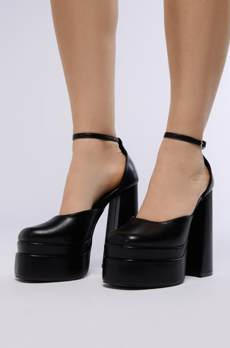 AZALEA WANG YUFFIE BLACK PLATFORM PUMP – AKIRA