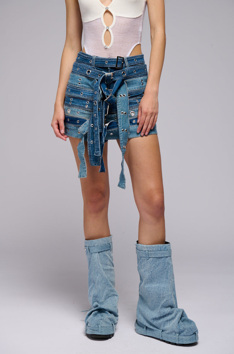 BELTED MULTI DENIM MINI SKORT – AKIRA