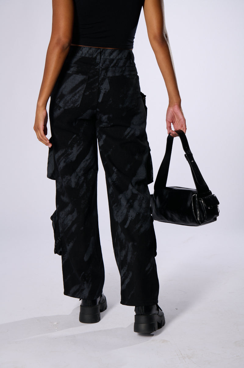 MOODY ATTITUDE PRINTED CARGO PANT – AKIRA