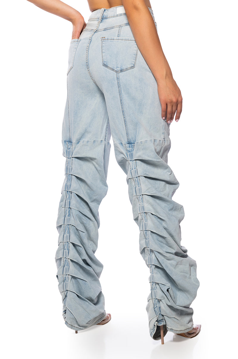 NEVER CHANGE RUCHED RELAXED FIT JEANS IN LIGHT BLUE DENIM – AKIRA