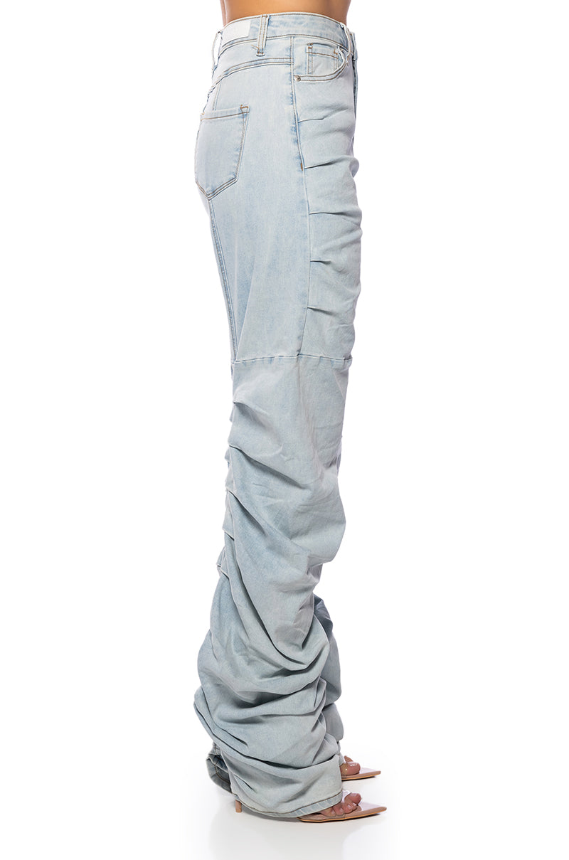 NEVER CHANGE RUCHED RELAXED FIT JEANS IN LIGHT BLUE DENIM – AKIRA