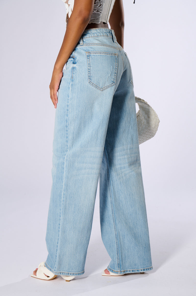 NICOLE VINTAGE LOW RISE JEAN – AKIRA