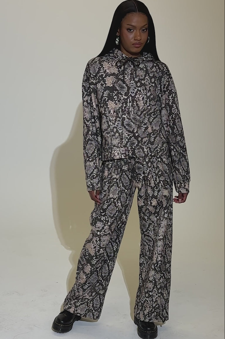 PYTHON WIDE LEG JOGGER – AKIRA